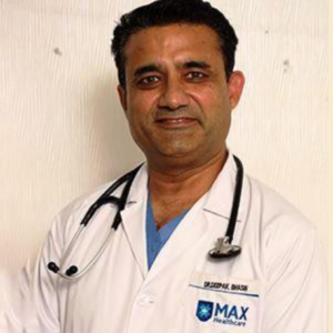 About Dr Deepak Bhasin – Lungs Cure